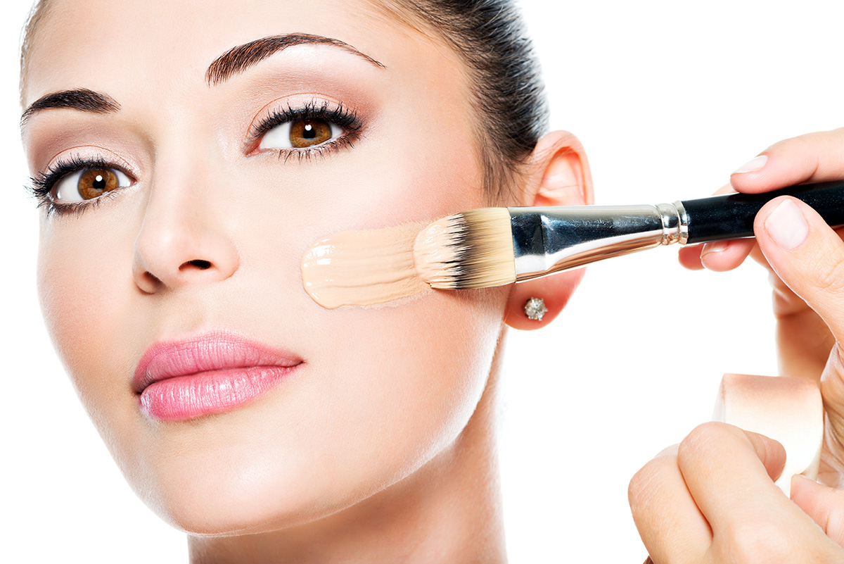 7 Tips Makeup Untuk Kulit Berjerawat Agar Terlihat Mulus Berkeluarga