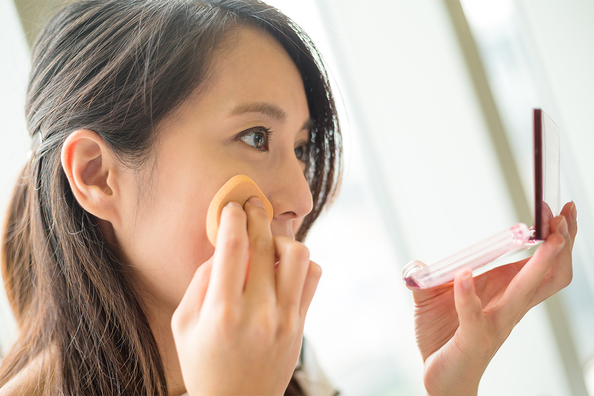 7 Jenis Bedak dan Fungsinya dalam Makeup, Mana Favoritmu? - Berkeluarga