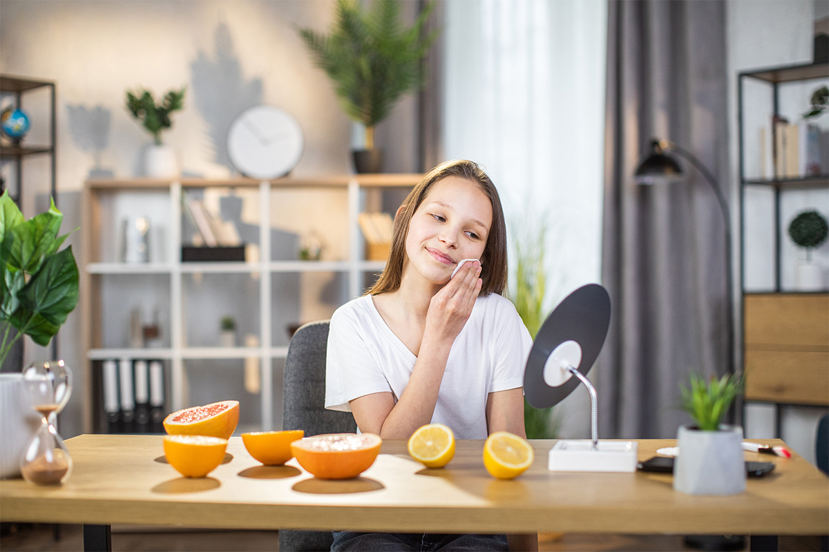 Urutan Basic Skincare untuk Remaja, Pemula Harus Tahu! - Berkeluarga Urutan Basic Skincare untuk Remaja, Pemula Harus Tahu! - Berkeluarga