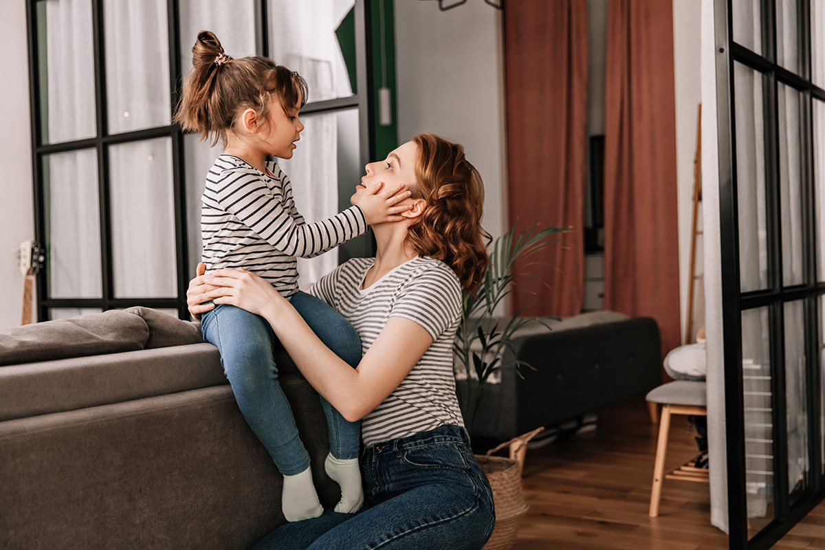 Begini Cara Membuat Anak Pendiam Lebih Terbuka - Berkeluarga