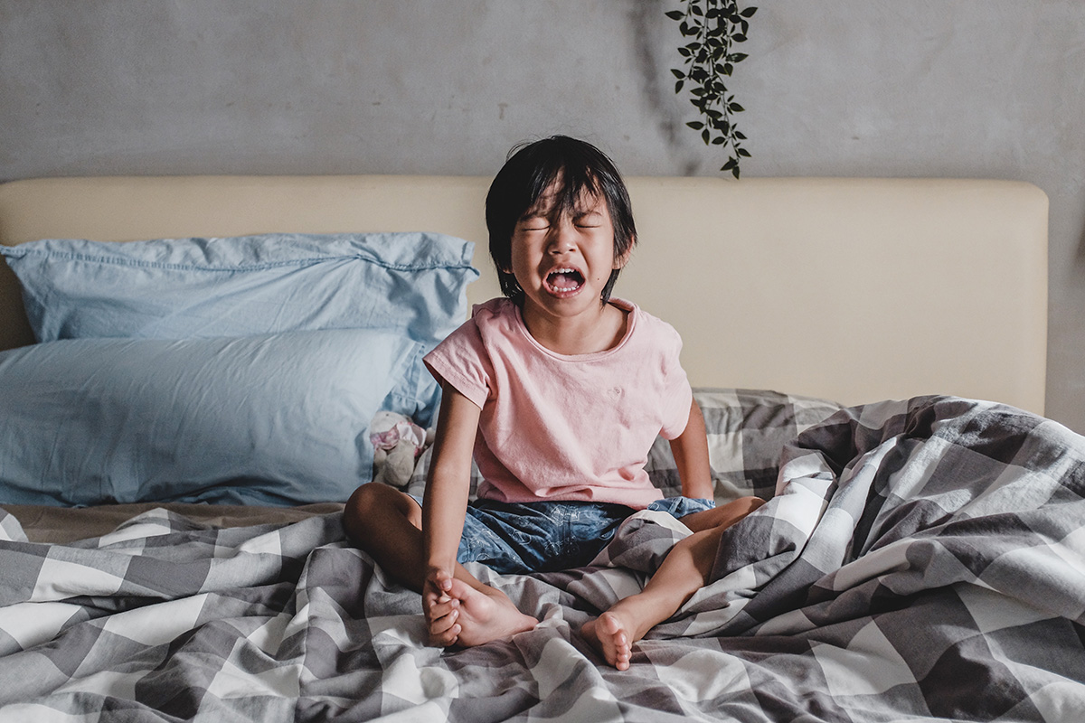 Anak Sering Memukul Kepala Sendiri? Begini Mengatasinya - Berkeluarga